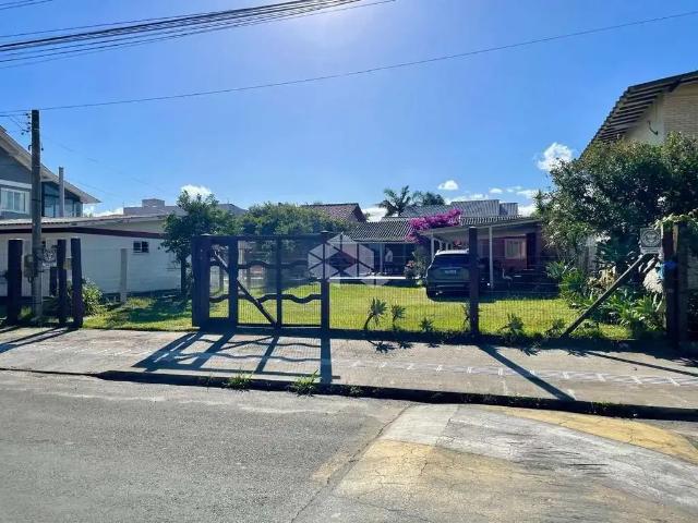 Casa / Sobrado para Venda em Capão da Canoa/RS Centro 3 Quartos