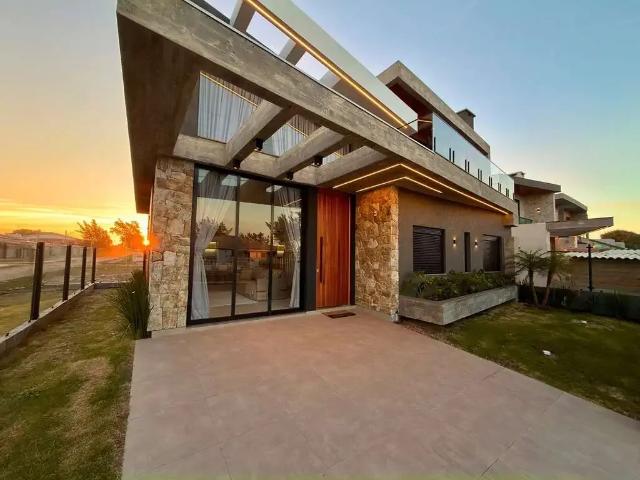 Casa / Sobrado para Venda em Capão da Canoa/RS Zona Norte 3 Quartos