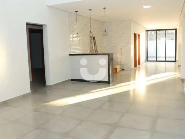 Casa / Sobrado para Venda em Capela do Alto/SP Iperozinho 5 Quartos