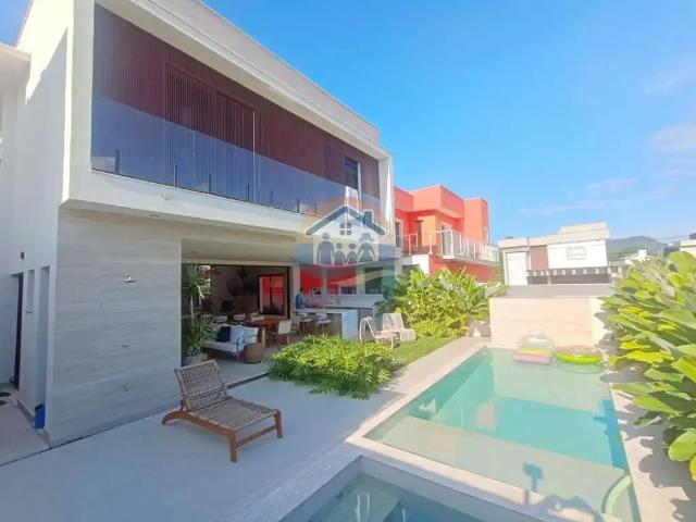 Casa / Sobrado para Venda em Caraguatatuba/SP Costa Nova 5 Quartos
