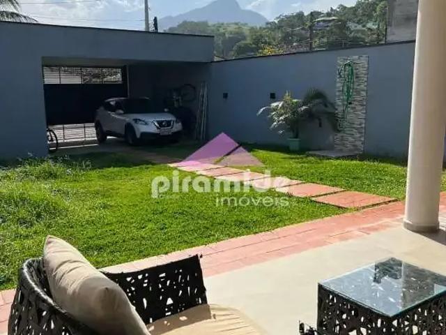 Casa / Sobrado para Venda em Caraguatatuba/SP Centro 3 Quartos