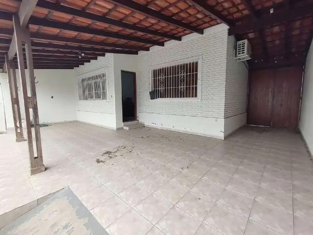 Casa / Sobrado para Venda em Caraguatatuba/SP Centro 3 Quartos
