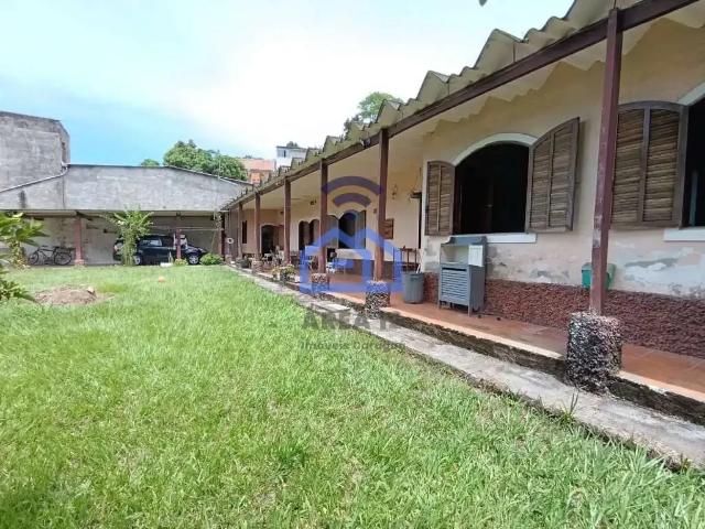 Casa / Sobrado para Venda em Caraguatatuba/SP Centro 4 Quartos