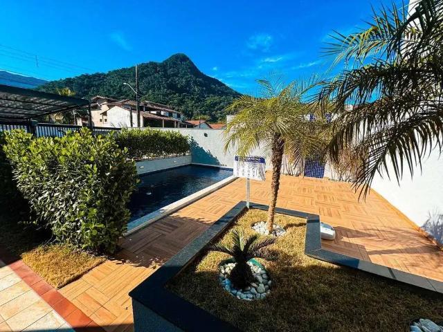 Casa / Sobrado para Venda em Caraguatatuba/SP Cidade Jardim 3 Quartos