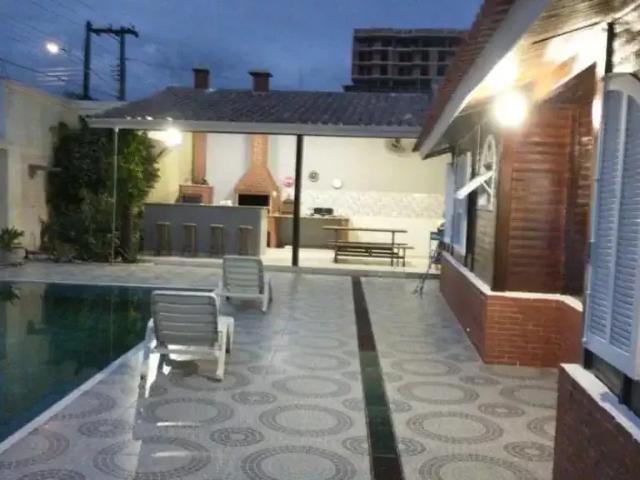 Casa / Sobrado para Venda em Caraguatatuba/SP Indaiá 4 Quartos