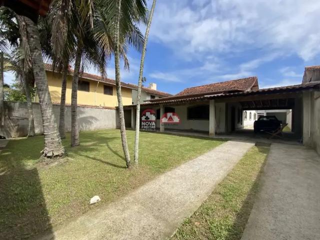 Casa / Sobrado para Venda em Caraguatatuba/SP Jardim Brasil 4 Quartos
