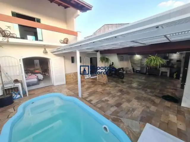 Casa / Sobrado para Venda em Caraguatatuba/SP Jardim Califórnia 3 Quartos