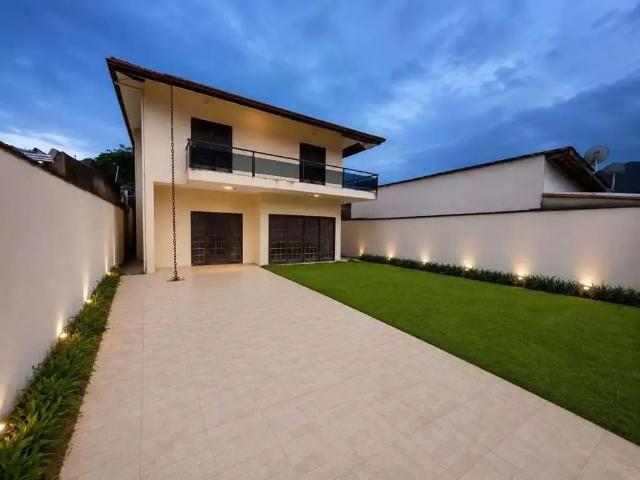 Casa / Sobrado para Venda em Caraguatatuba/SP Loteamento Balneário Camburi 6 Quartos