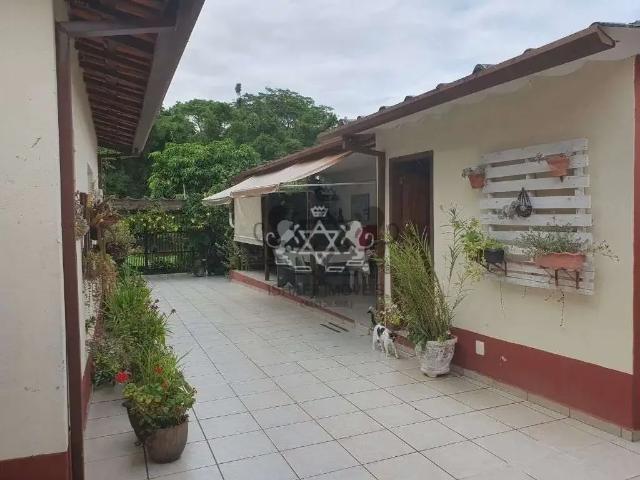 Casa / Sobrado para Venda em Caraguatatuba/SP Loteamento Jardim das Palmeiras 5 Quartos