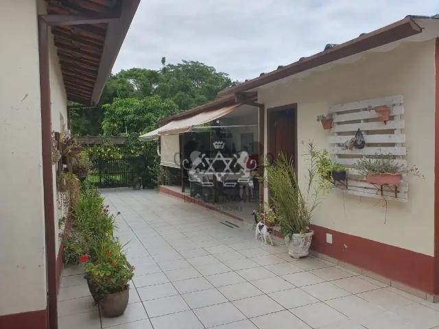 Casa / Sobrado para Venda em Caraguatatuba/SP Loteamento Jardim das Palmeiras 5 Quartos