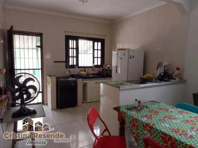 Casa / Sobrado para Venda em Caraguatatuba/SP Loteamento Jardim das Palmeiras 3 Quartos