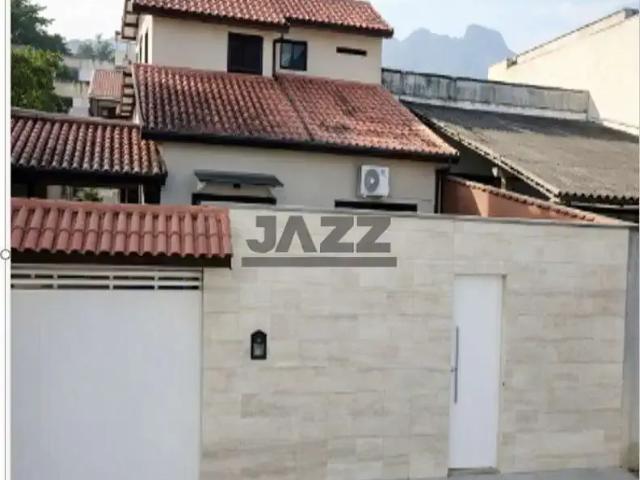 Casa / Sobrado para Venda em Caraguatatuba/SP Loteamento Sato 4 Quartos