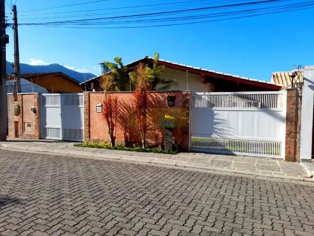 Casa / Sobrado para Venda em Caraguatatuba/SP Martim de Sá 3 Quartos