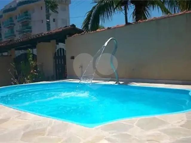 Casa / Sobrado para Venda em Caraguatatuba/SP Martim de Sá 4 Quartos