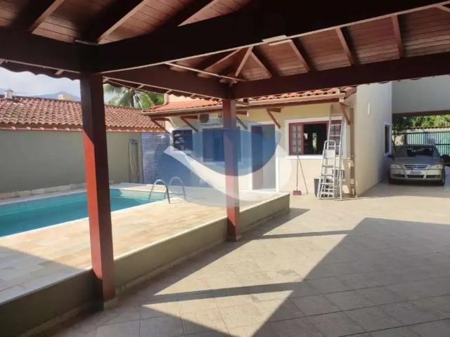 Casa / Sobrado para Venda em Caraguatatuba/SP Martim de Sá 4 Quartos