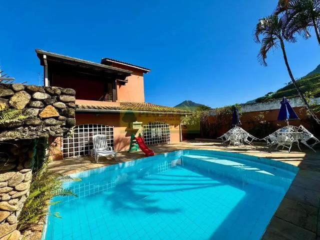 Casa / Sobrado para Venda em Caraguatatuba/SP Martim de Sá 4 Quartos