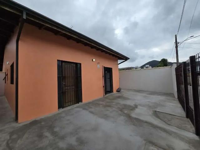 Casa / Sobrado para Venda em Caraguatatuba/SP Martim de Sá 4 Quartos
