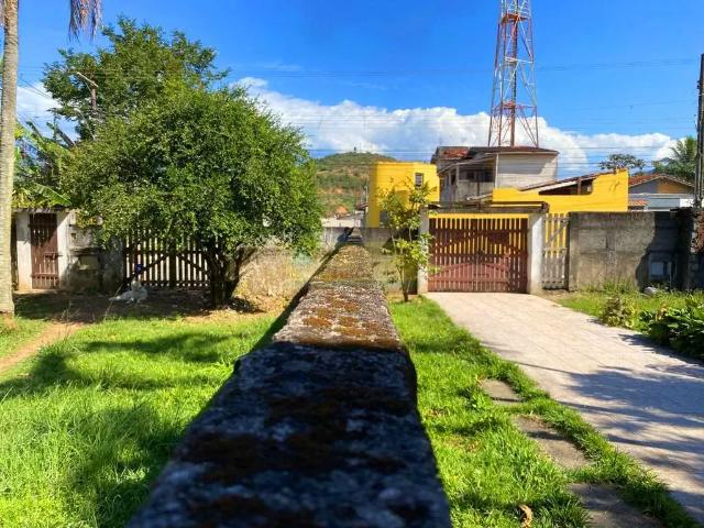 Casa / Sobrado para Venda em Caraguatatuba/SP Martim de Sá 4 Quartos
