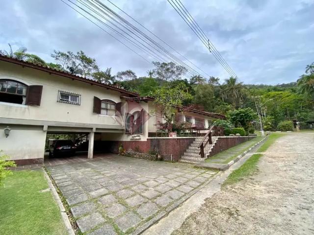 Casa / Sobrado para Venda em Caraguatatuba/SP Martim de Sá 5 Quartos