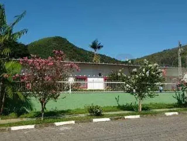 Casa / Sobrado para Venda em Caraguatatuba/SP Martim de Sá 6 Quartos