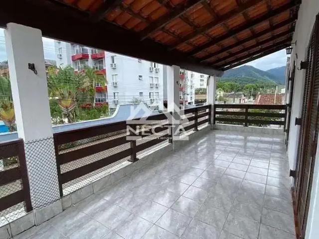 Casa / Sobrado para Venda em Caraguatatuba/SP Martim de Sá 9 Quartos