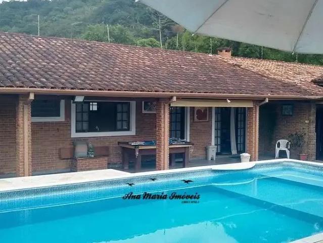 Casa / Sobrado para Venda em Caraguatatuba/SP Massaguaçu 4 Quartos