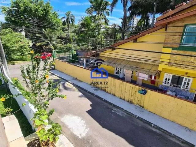 Casa / Sobrado para Venda em Caraguatatuba/SP Massaguaçu 4 Quartos