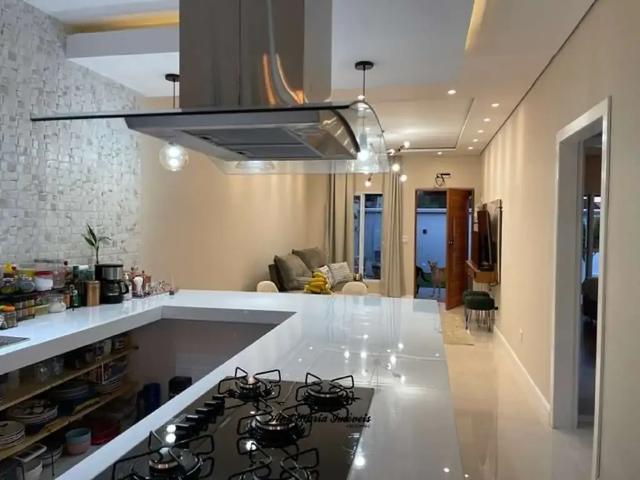 Casa / Sobrado para Venda em Caraguatatuba/SP Massaguaçu 4 Quartos