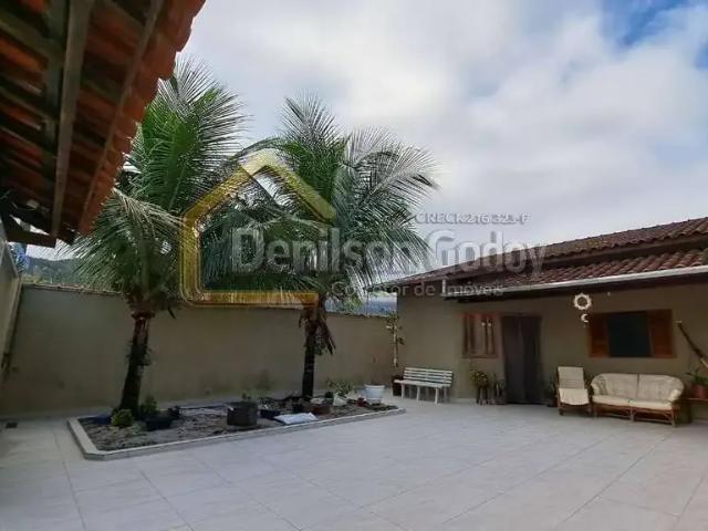 Casa / Sobrado para Venda em Caraguatatuba/SP Massaguaçu 4 Quartos