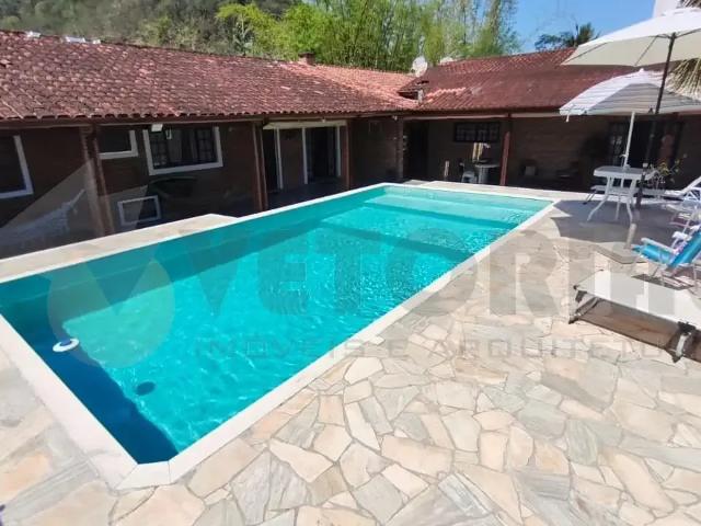 Casa / Sobrado para Venda em Caraguatatuba/SP Massaguaçu 4 Quartos