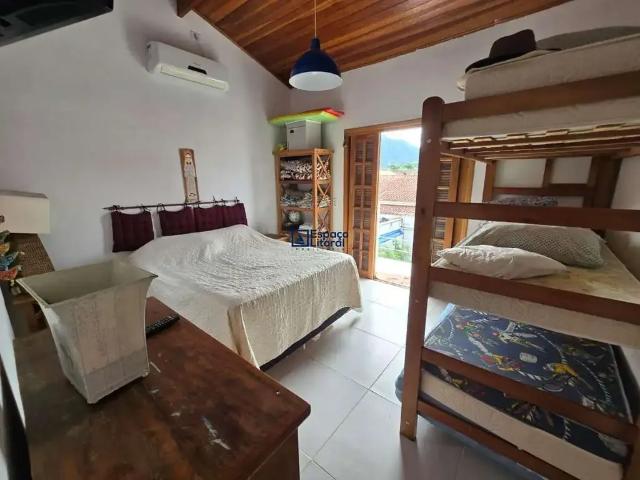 Casa / Sobrado para Venda em Caraguatatuba/SP Massaguaçu 4 Quartos