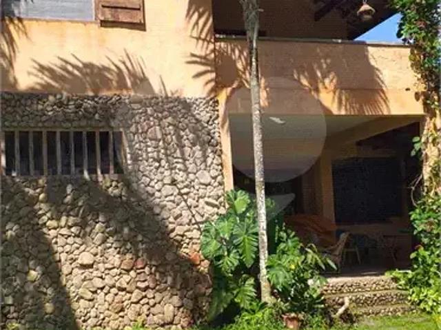 Casa / Sobrado para Venda em Caraguatatuba/SP Massaguaçu 4 Quartos