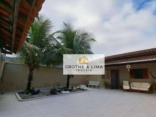 Casa / Sobrado para Venda em Caraguatatuba/SP Massaguaçu 4 Quartos