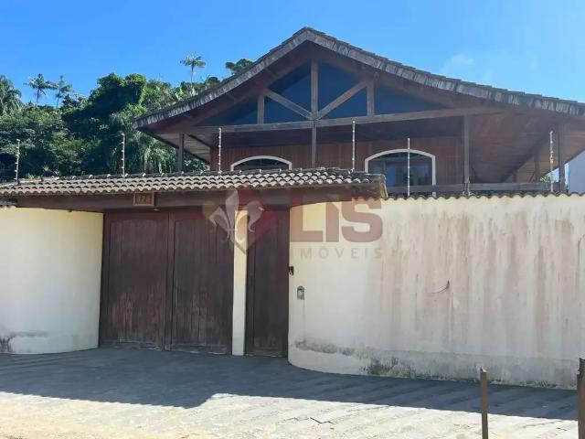 Casa / Sobrado para Venda em Caraguatatuba/SP Massaguaçu 4 Quartos