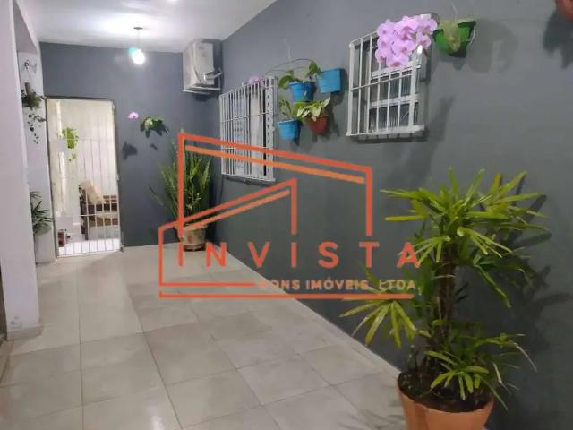 Casa / Sobrado para Venda em Caraguatatuba/SP Massaguaçu 4 Quartos