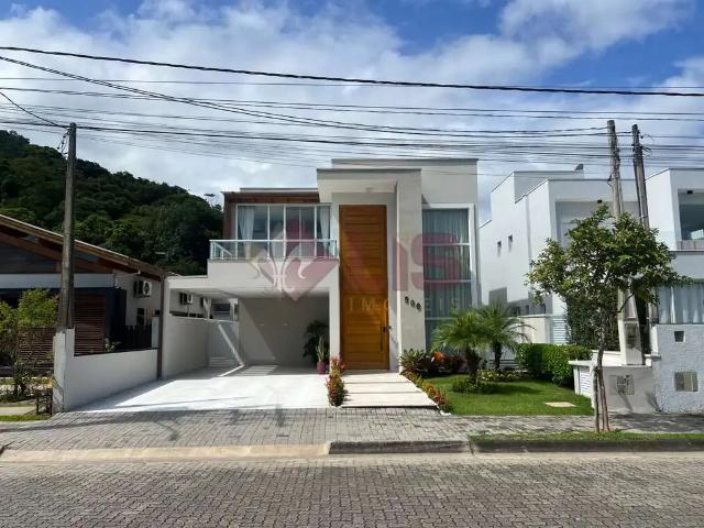 Casa / Sobrado para Venda em Caraguatatuba/SP Massaguaçu 4 Quartos