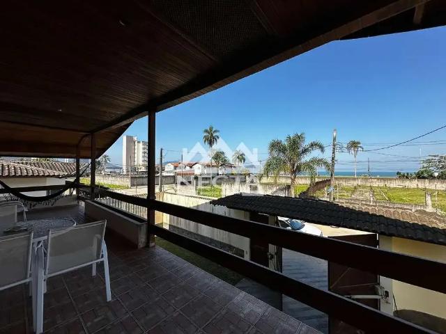 Casa / Sobrado para Venda em Caraguatatuba/SP Massaguaçu 4 Quartos