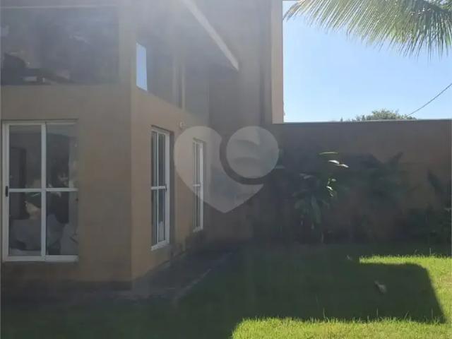 Casa / Sobrado para Venda em Caraguatatuba/SP Massaguaçu 4 Quartos