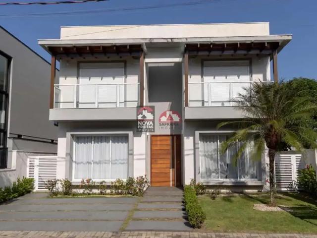 Casa / Sobrado para Venda em Caraguatatuba/SP Massaguaçu 4 Quartos