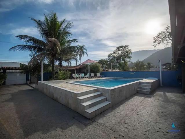 Casa / Sobrado para Venda em Caraguatatuba/SP Massaguaçu 4 Quartos