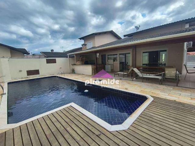Casa / Sobrado para Venda em Caraguatatuba/SP Massaguaçu 4 Quartos