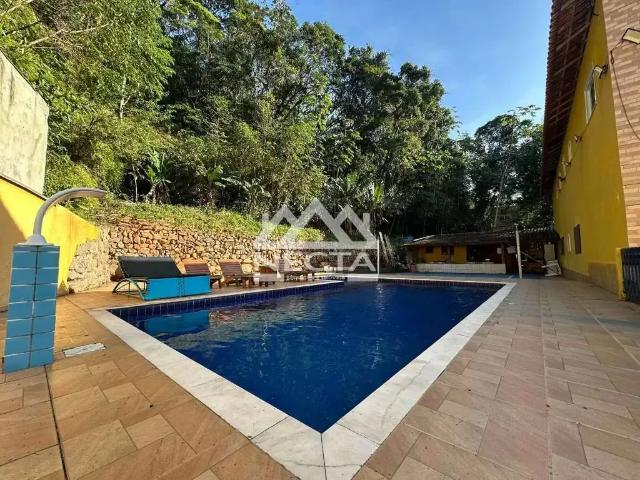Casa / Sobrado para Venda em Caraguatatuba/SP Massaguaçu 5 Quartos