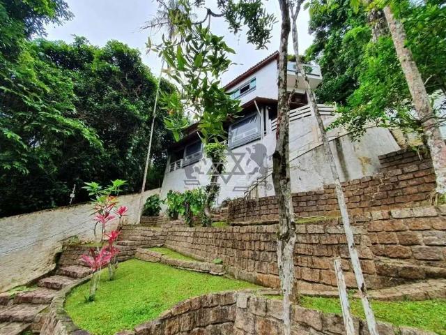 Casa / Sobrado para Venda em Caraguatatuba/SP Massaguaçu 5 Quartos