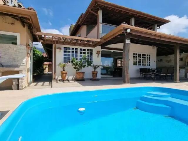 Casa / Sobrado para Venda em Caraguatatuba/SP Massaguaçu 5 Quartos