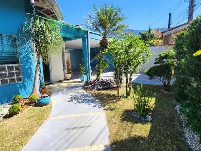 Casa / Sobrado para Venda em Caraguatatuba/SP Massaguaçu 6 Quartos