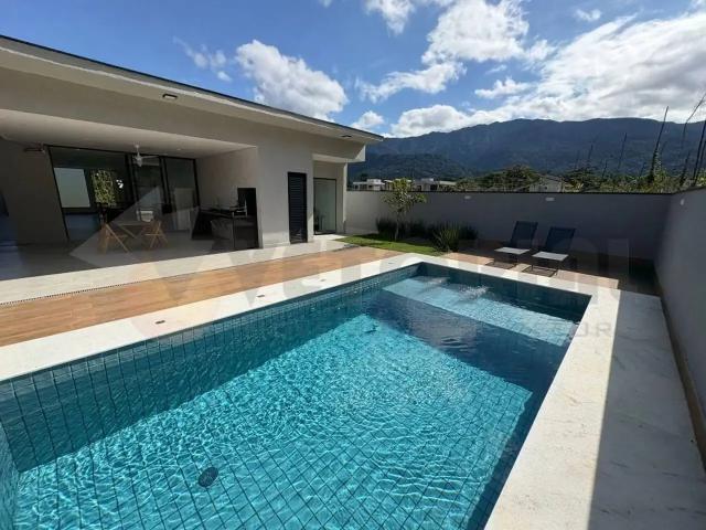 Casa / Sobrado para Venda em Caraguatatuba/SP Massaguaçu 3 Quartos