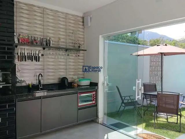 Casa / Sobrado para Venda em Caraguatatuba/SP Massaguaçu 3 Quartos