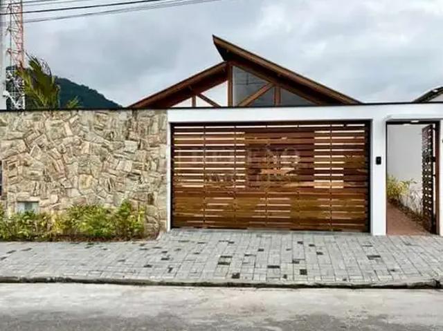 Casa / Sobrado para Venda em Caraguatatuba/SP Massaguaçu 3 Quartos