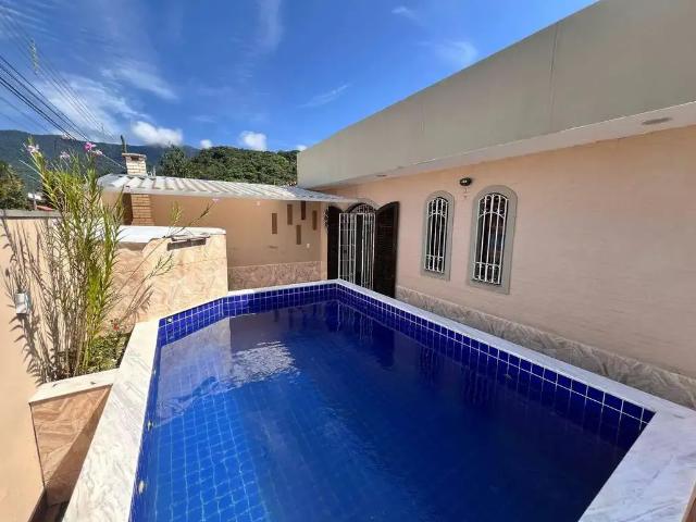Casa / Sobrado para Venda em Caraguatatuba/SP Massaguaçu 3 Quartos