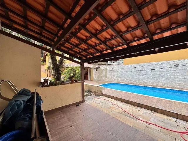 Casa / Sobrado para Venda em Caraguatatuba/SP Massaguaçu 3 Quartos